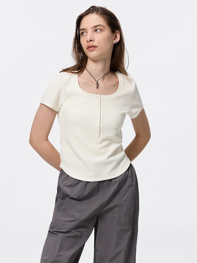 GU公式 | ワッフルヘンリーネックT+E