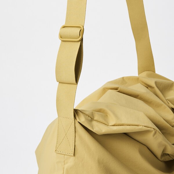 U Drawstring Shoulder Bag | UNIQLO US