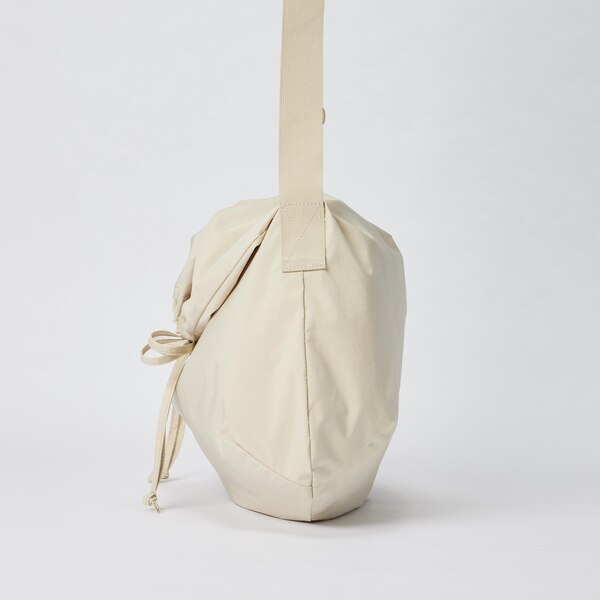 U Drawstring Shoulder Bag | UNIQLO US