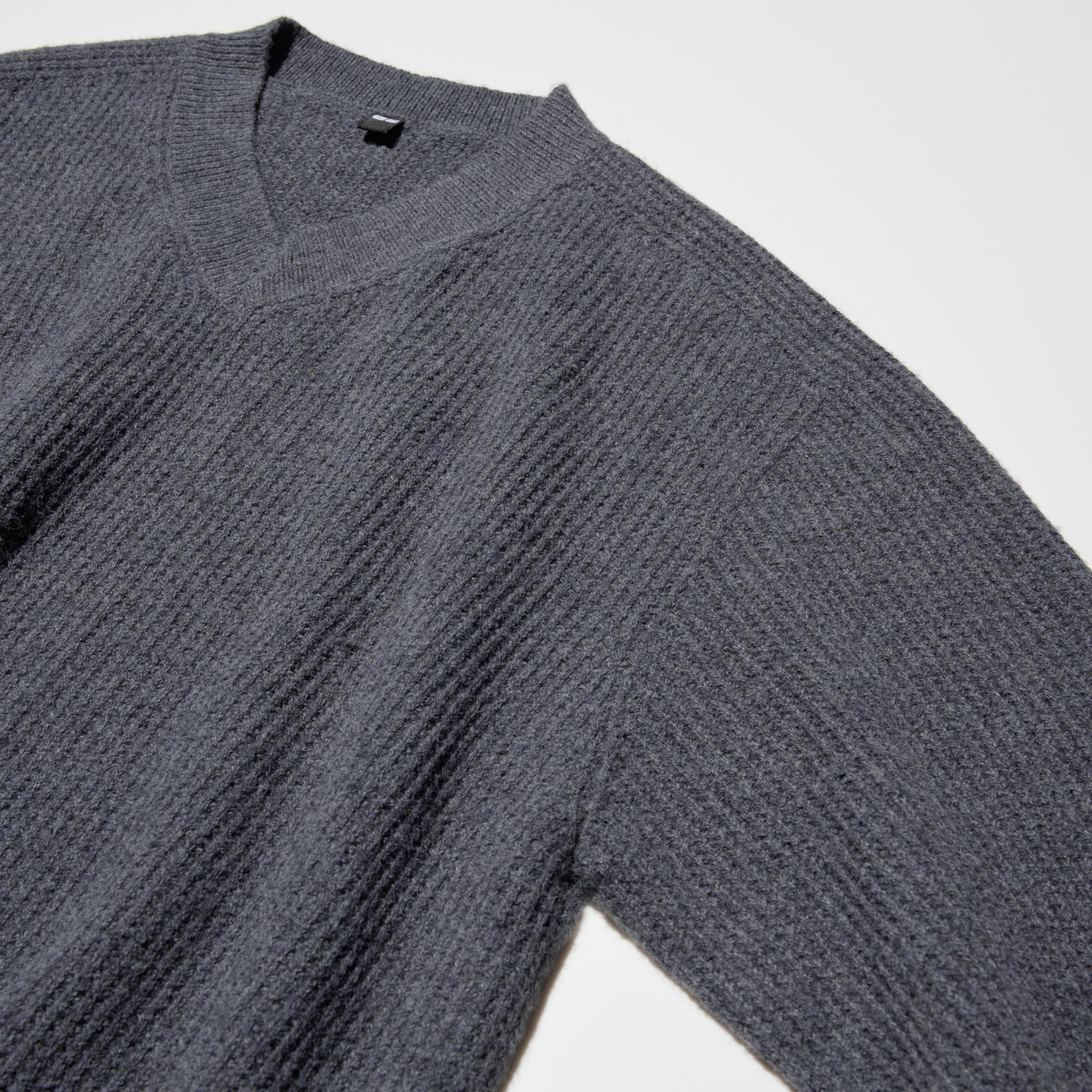 Men's 3D Knit Seamless Soufflé Yarn V Neck Jumper | UNIQLO UK