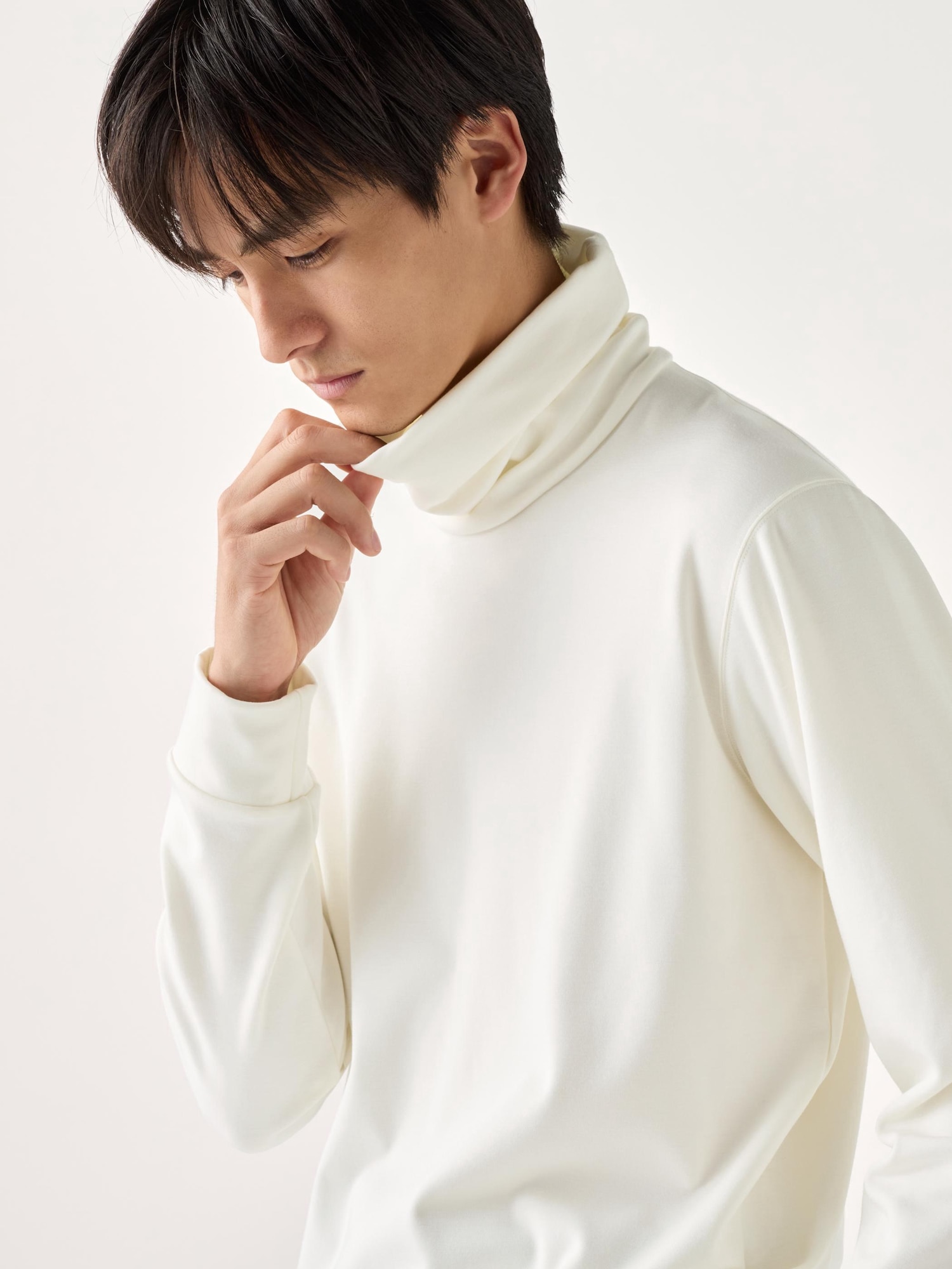 Men's HEATTECH Ultra Warm Turtle Neck T-Shirt | Long Sleeve | UNIQLO ID