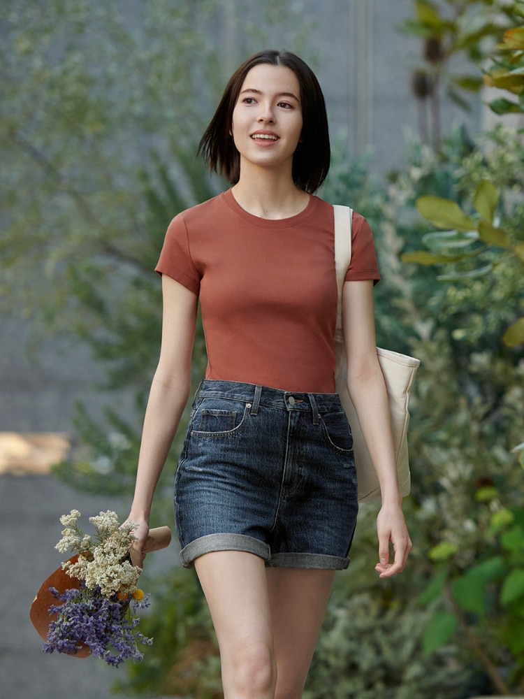 UNIQLO | T-SHIRTS FEATURE | WOMEN | Online store